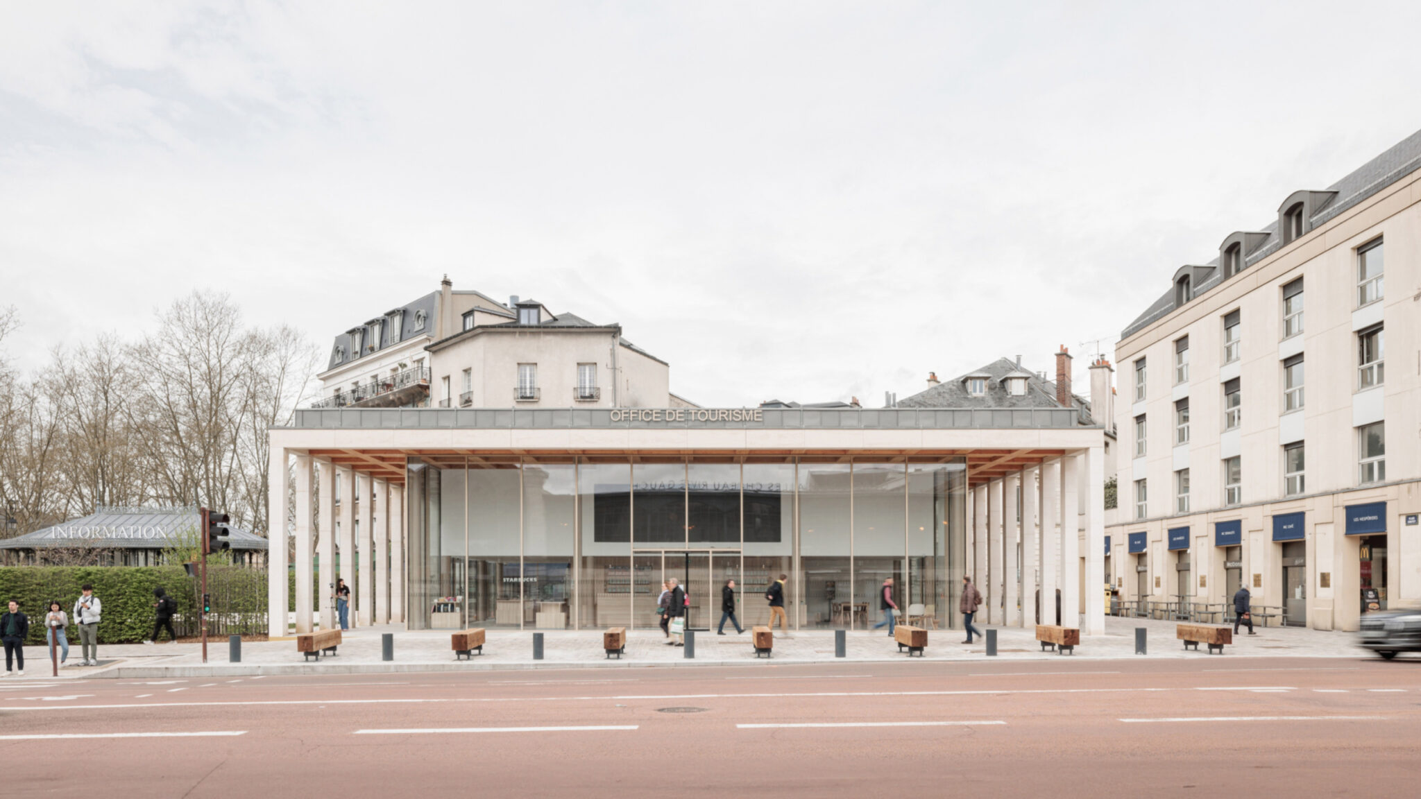 Où se trouve l'office du tourisme à Vichy et quels services propose-t-il